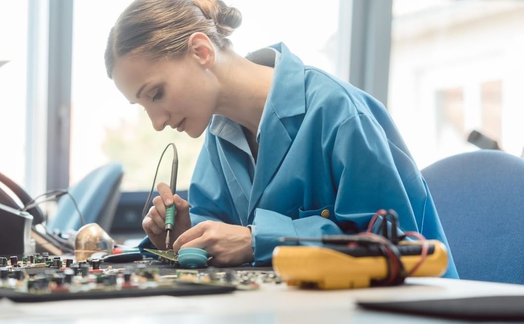 Everything to Know About Working With a Contract Electronics ...