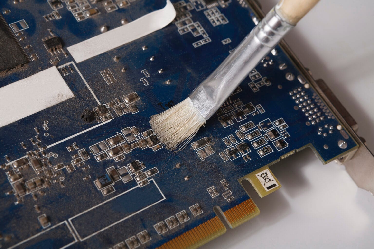How to Clean Printed Circuit Boards - Altimex